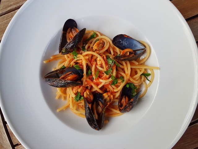 Spaghetti with mussels alla Tarantina. – The Pasta Project
