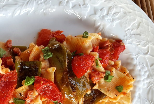 Pasta with friggitelli peppers (friarielli) & pancetta – The Pasta Project