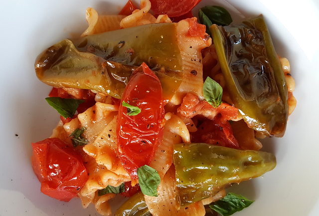 Pasta with friggitelli peppers (friarielli) & pancetta – The Pasta Project