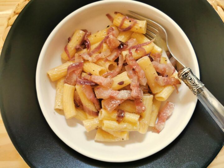 Easy Italian red onion pasta recipe (alla cipollara) – The Pasta Project