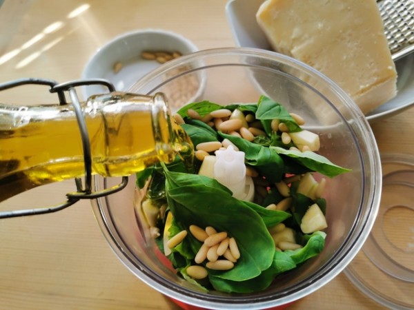 Silk Handkerchief Pasta with Pesto. – The Pasta Project