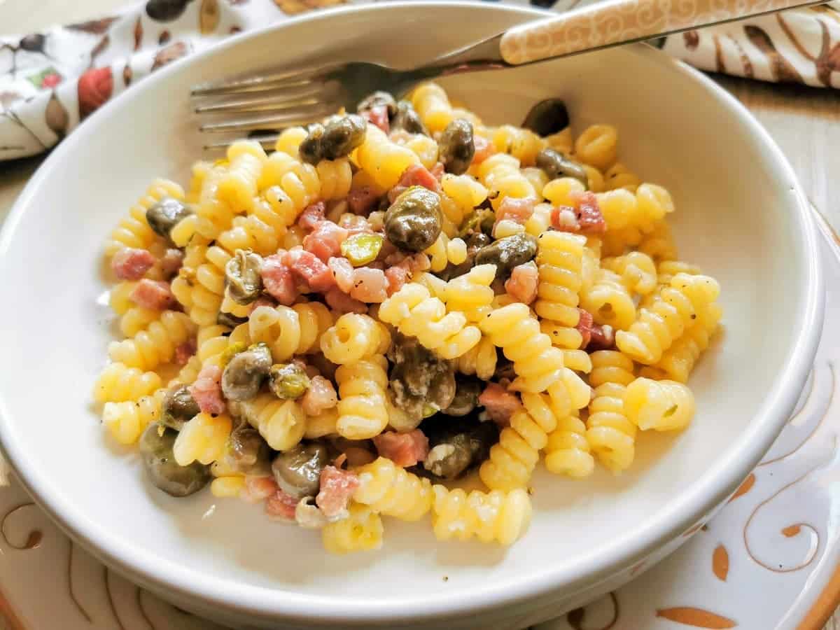 Pasta with fava beans and pancetta (fave in porchetta). – The Pasta Project