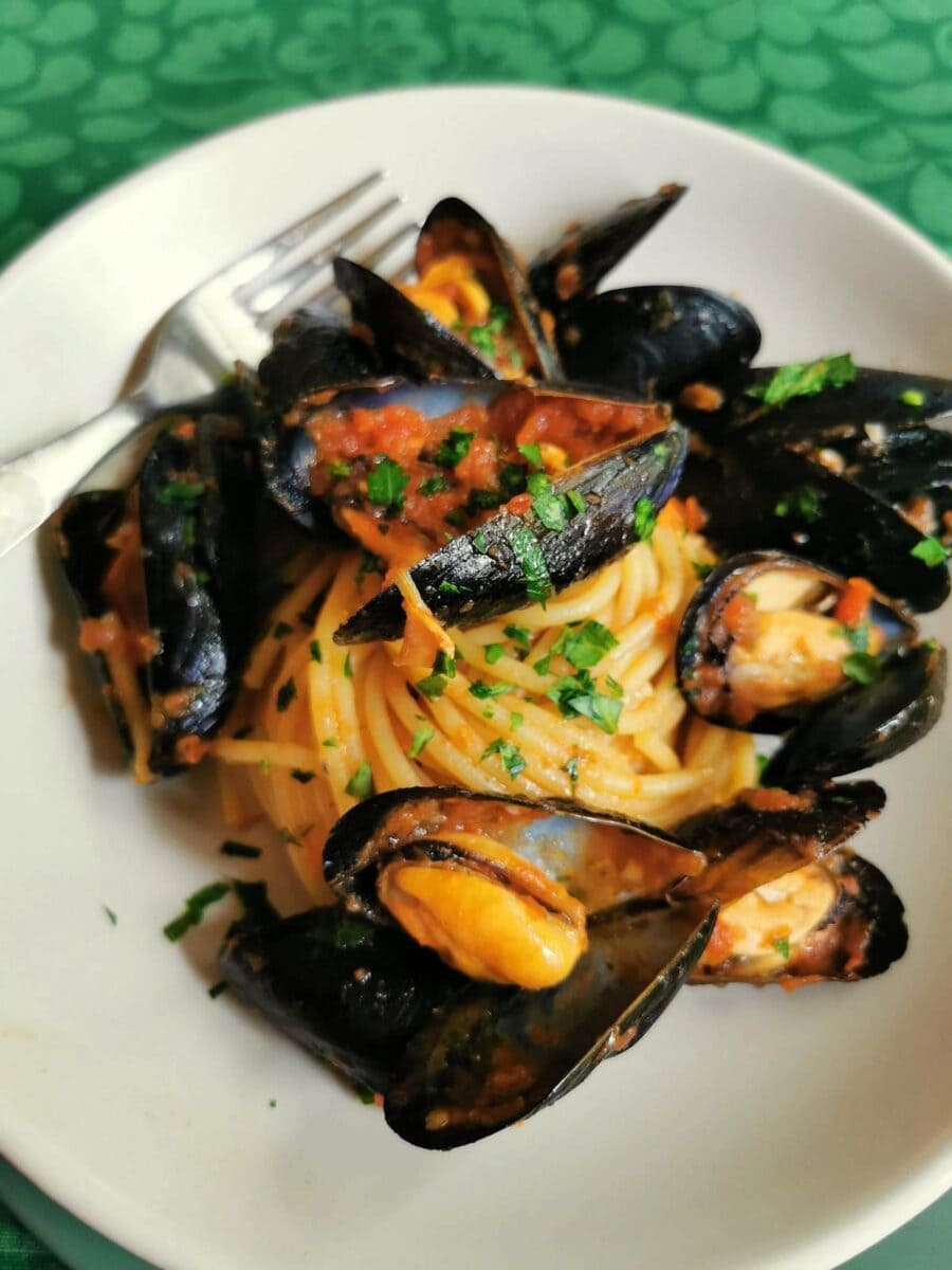 Pasta with mussels and tomato sauce alla Tarantina. – The Pasta Project