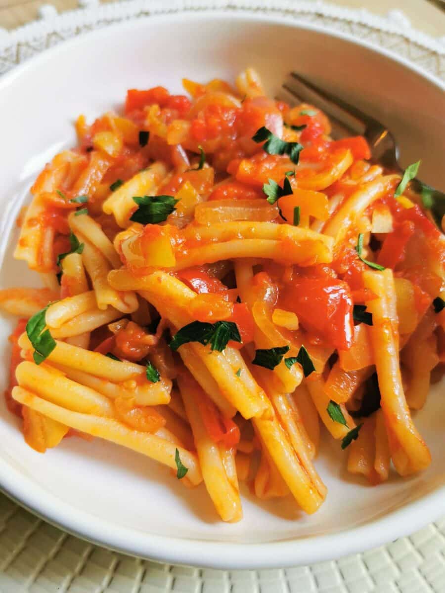 Pasta alla Peperonata (sweet pepper sauce) – The Pasta Project